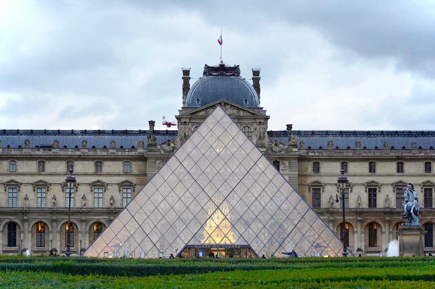 19 Famous Landmarks In Paris You Need To See