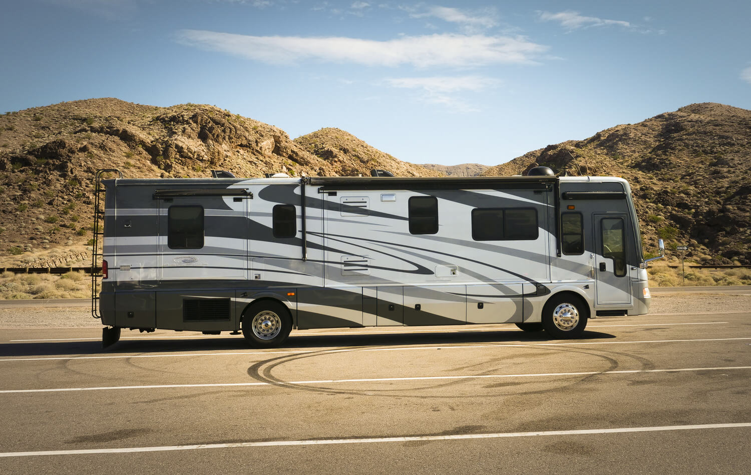 How To Pick An RV For Full Time Living: Complete Guide