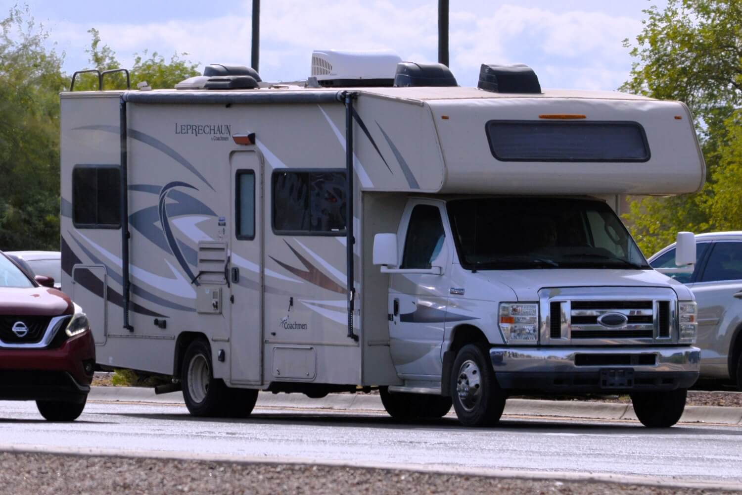 How To Pick An RV For Full Time Living: Complete Guide