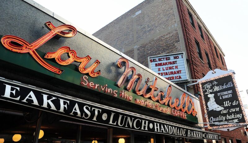21 Best Stops To Make On A Route 66 Road Trip